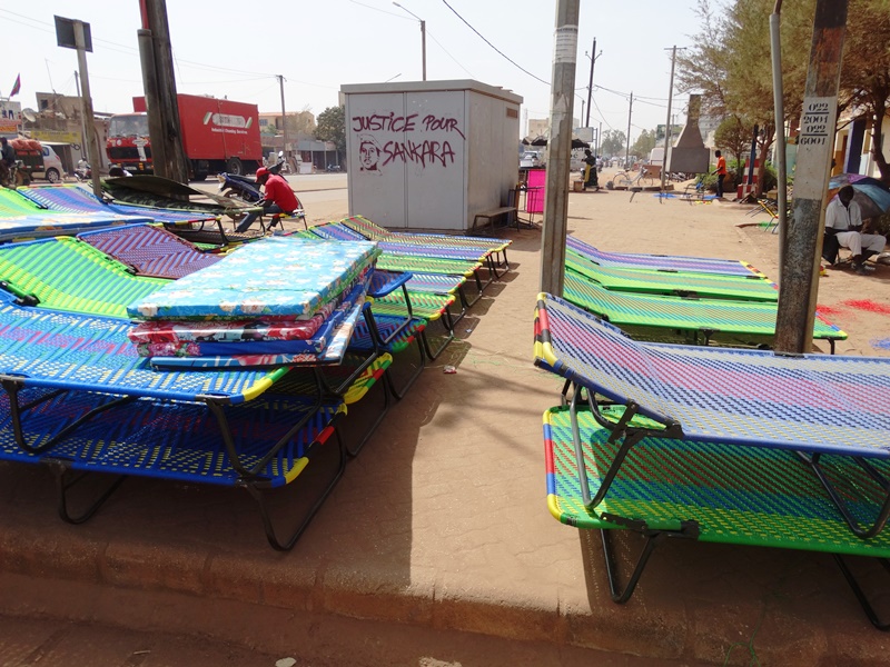 Confection de « lipiko » à Ouagadougou, un métier qui fait vivre